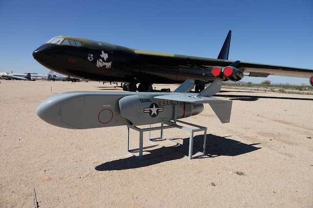 Blair's 軍事,警察及消防攝影: MCDONNELL ADM-20C QUAIL 鵪鶉