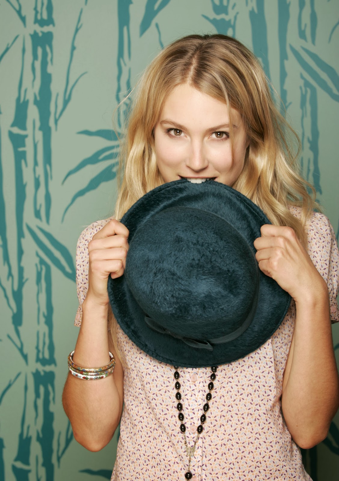 Sarah Carter summary | Film Actresses