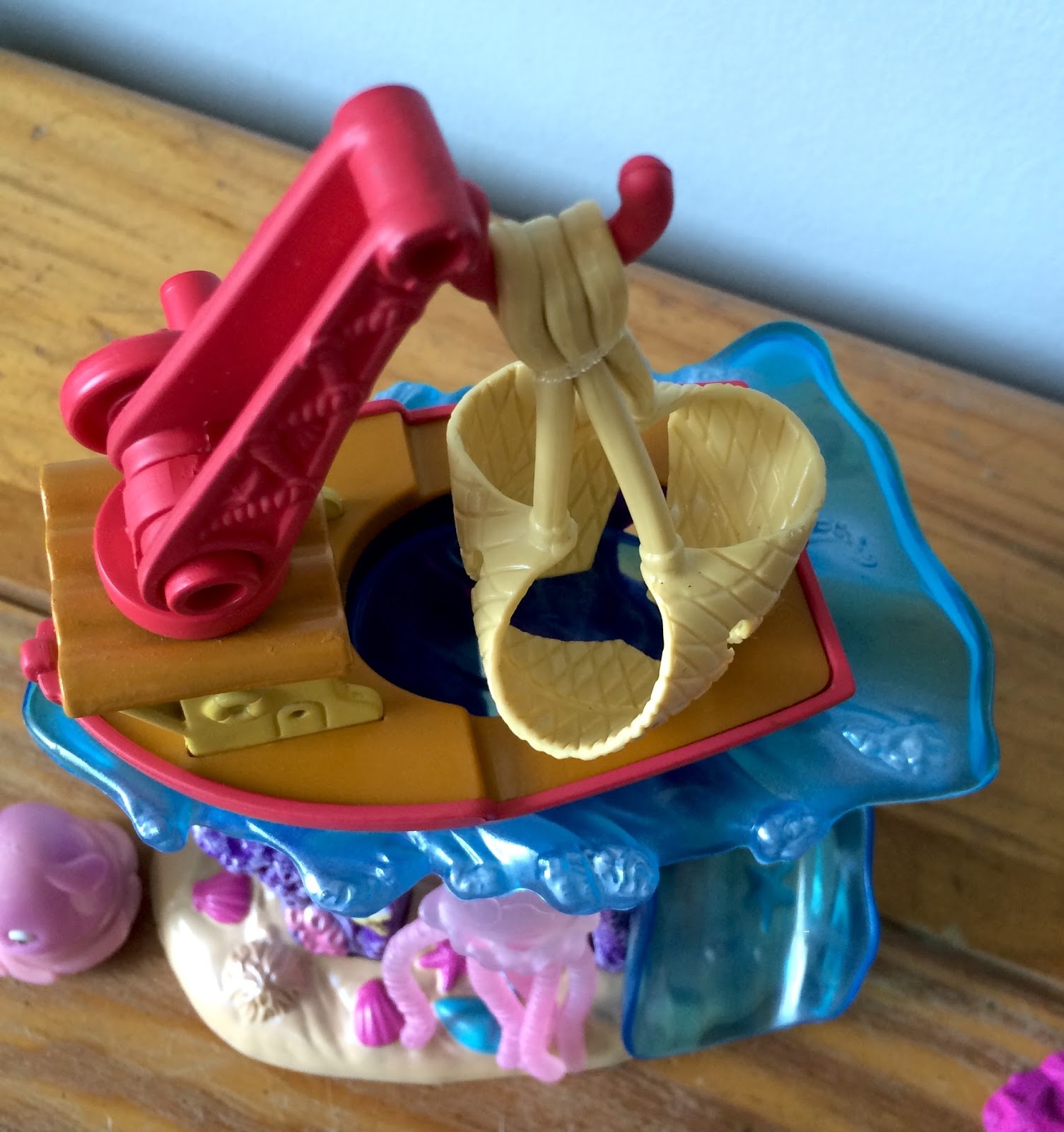 Dan the Pixar Fan: Finding Nemo: Hasbro Fishing Boat Escape Play Set