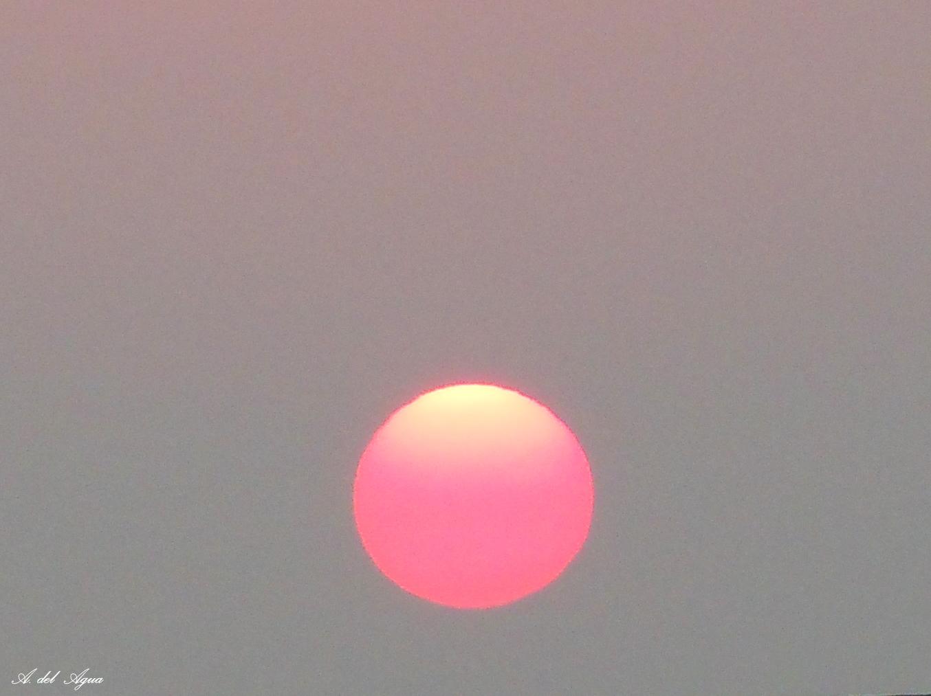 ANADELAGUA: SOL ROJO