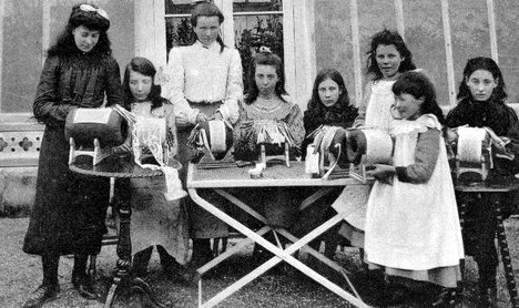 Tour Scotland: Old Photograph Lace Workers Scotland