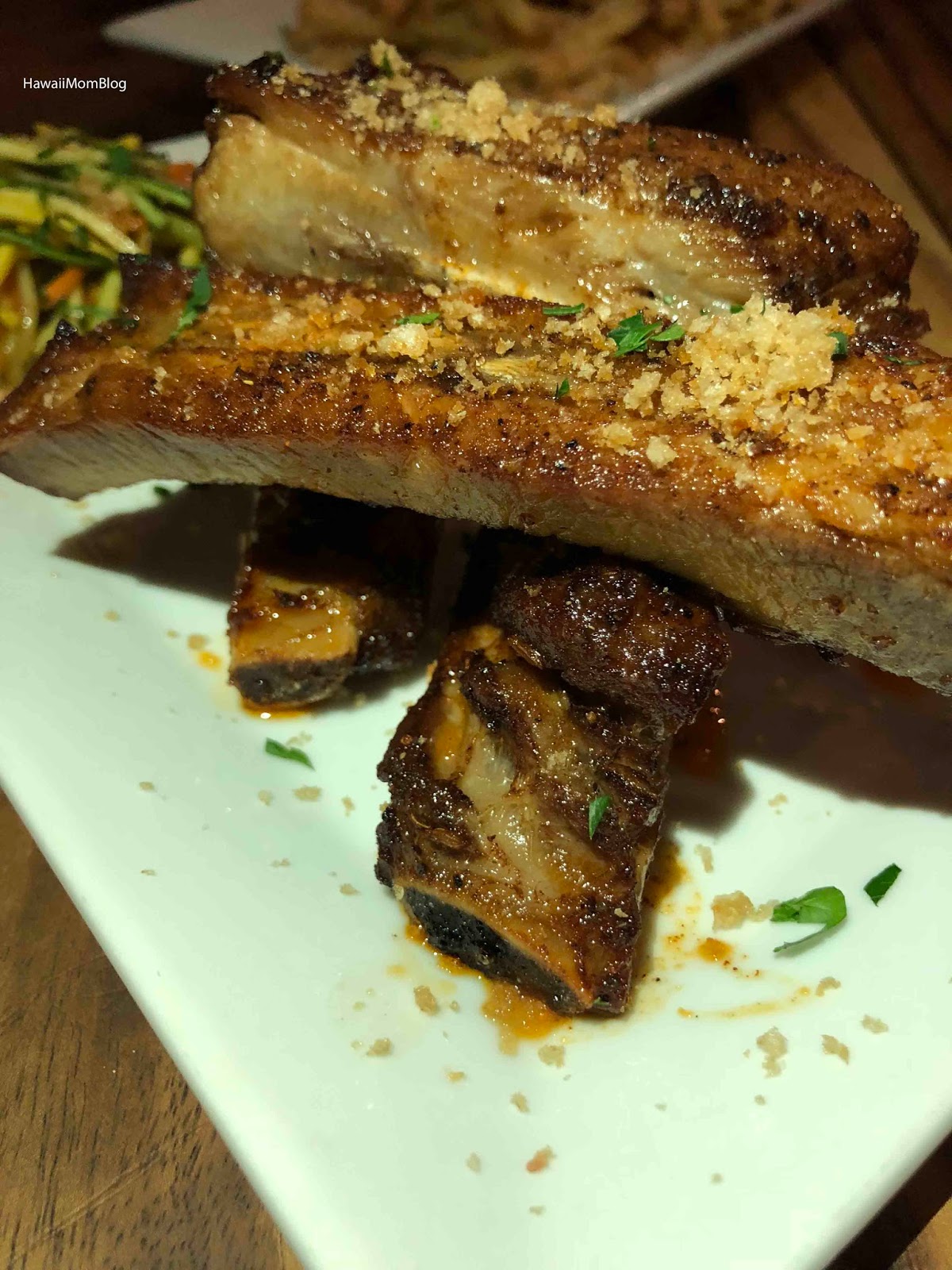 Hawaii Mom Blog: New in Kaimuki - The Surfing Pig