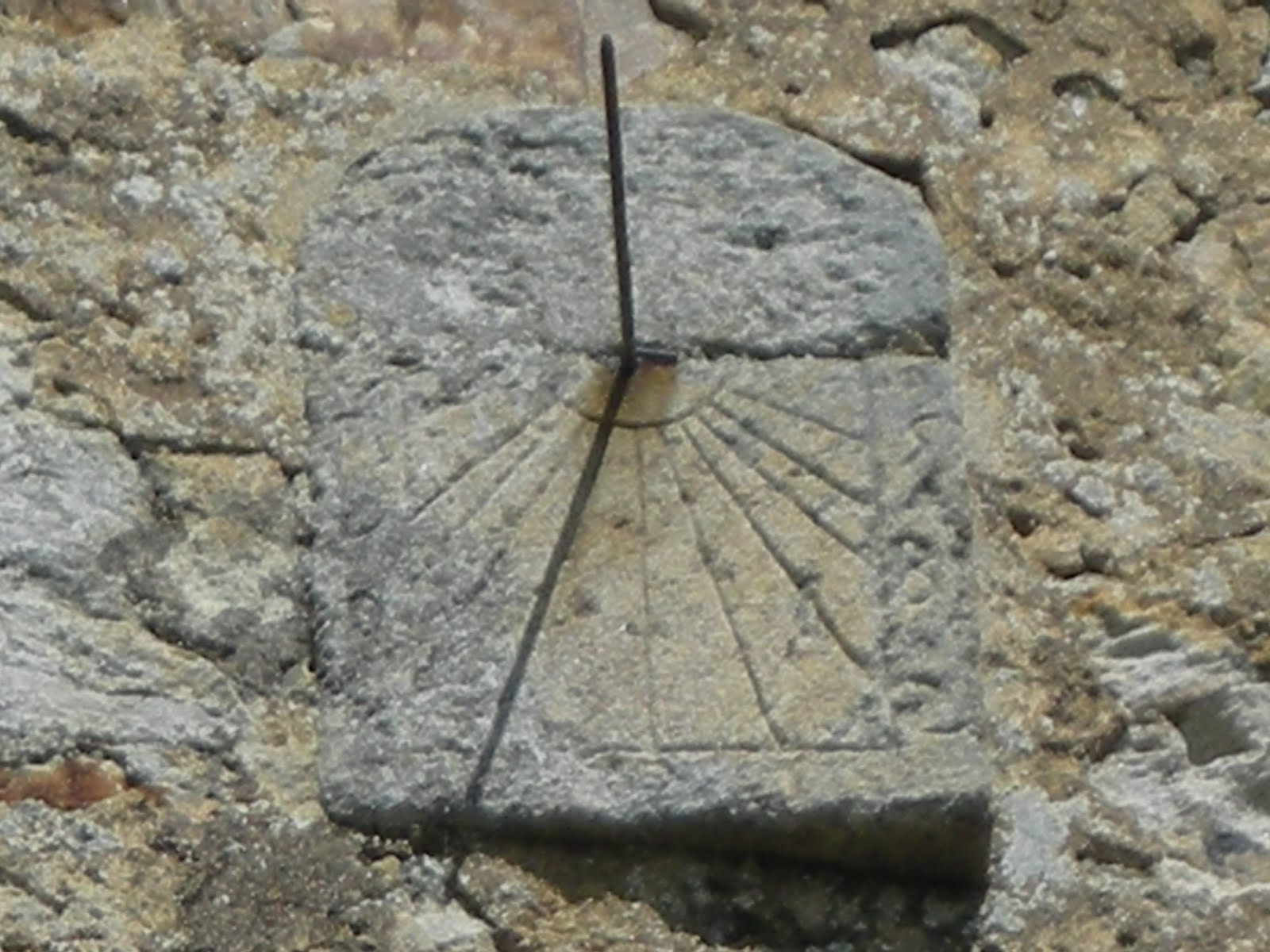 Paseando por la Historia: El reloj de sol