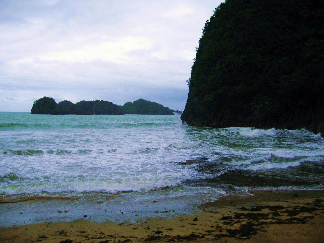 Random Travels & Reflections: Survivors @ Gota Village Resort, Caramoan