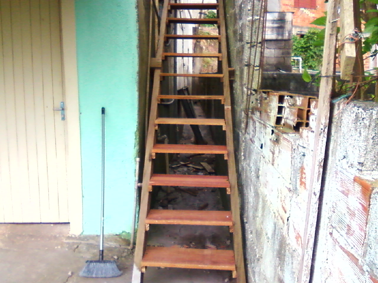marcio brocanello construção: Escada simples com madeira
