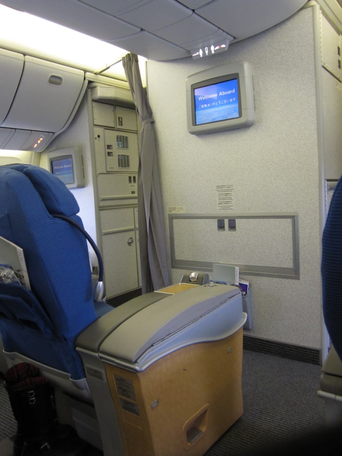 Travel Smart: [Airline Seats] ANA Business Class - 全日空商務艙體驗 NH 1084 TPE ...