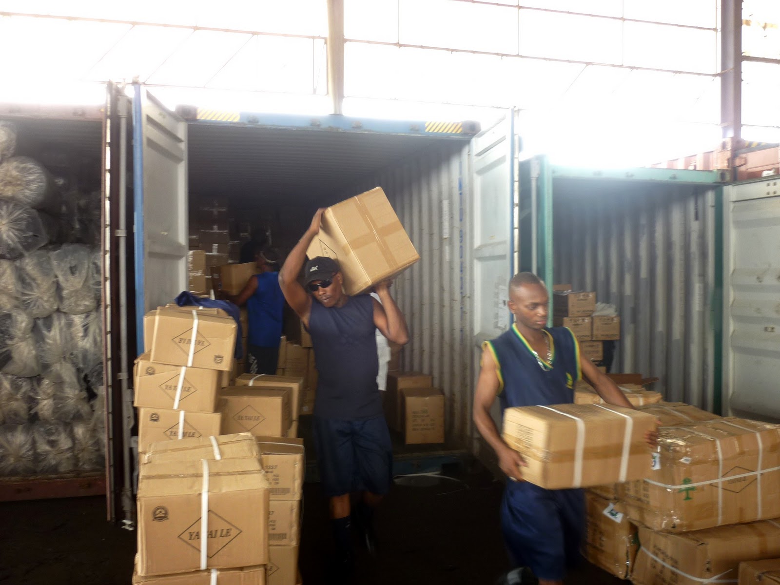 F.M. Asesorías Aduaneras: Cargue y Descargue de Mercancías en Bodega