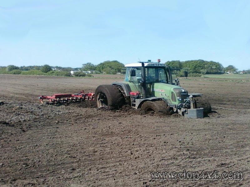 Tractors - Farm Machinery: Fendt Stuck & Mud