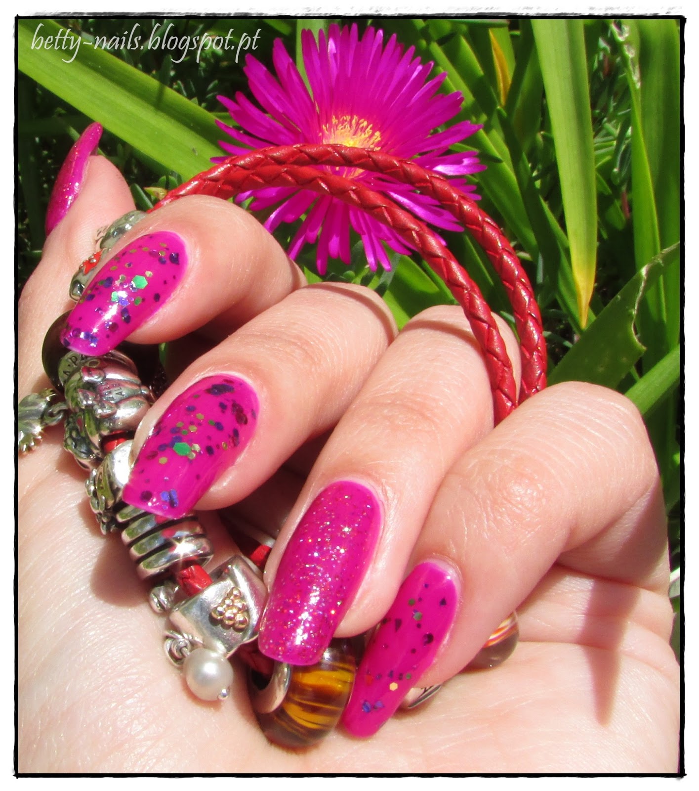 Betty Nails: NOTD - Kinetics Violet Up , Mollon Eleni & ILNP Golden Orchid
