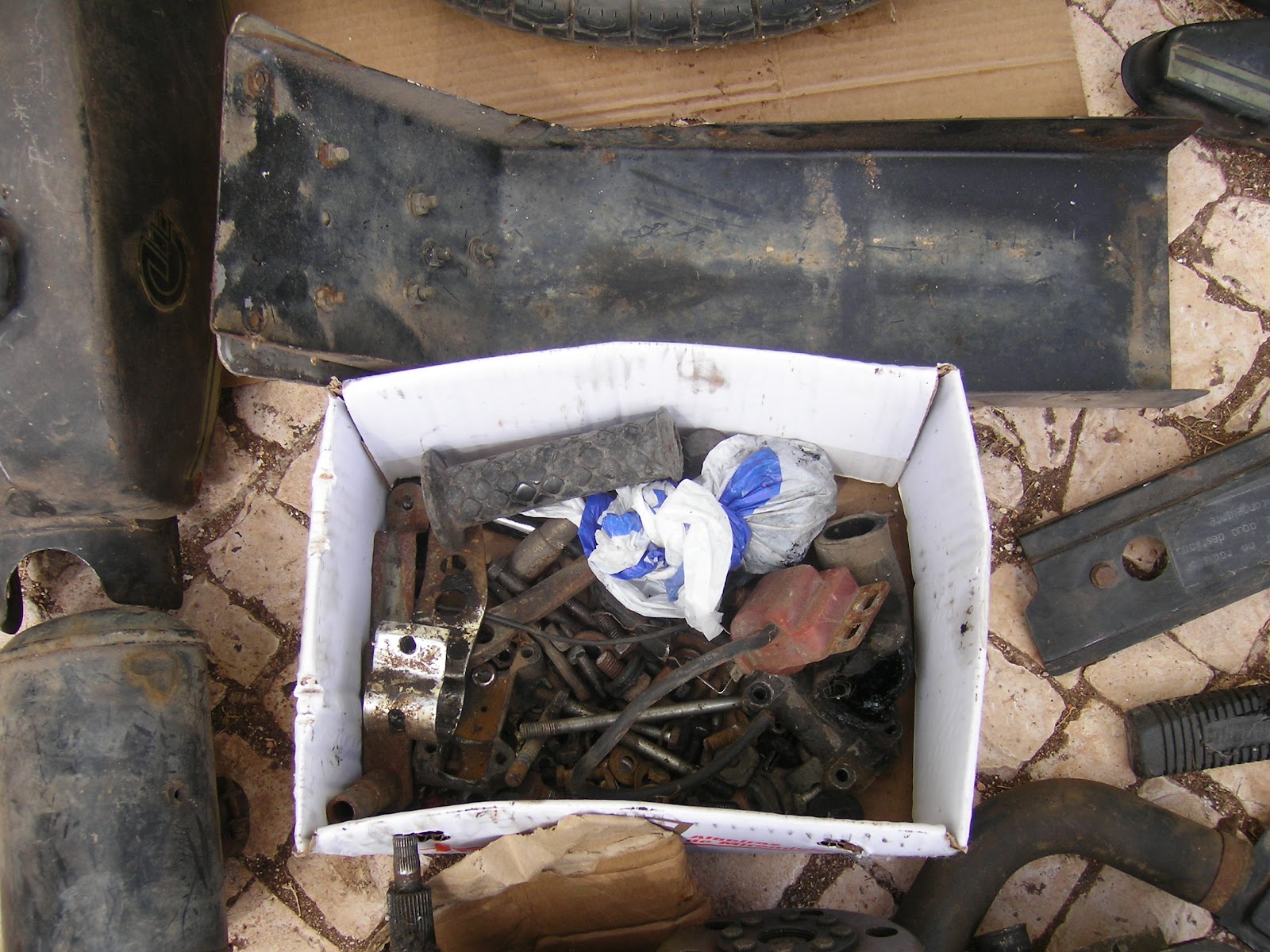 J.M.C.S. MOTOS E PEÇAS: CASAL RZ 50, PARA VENDER AS PEÇAS