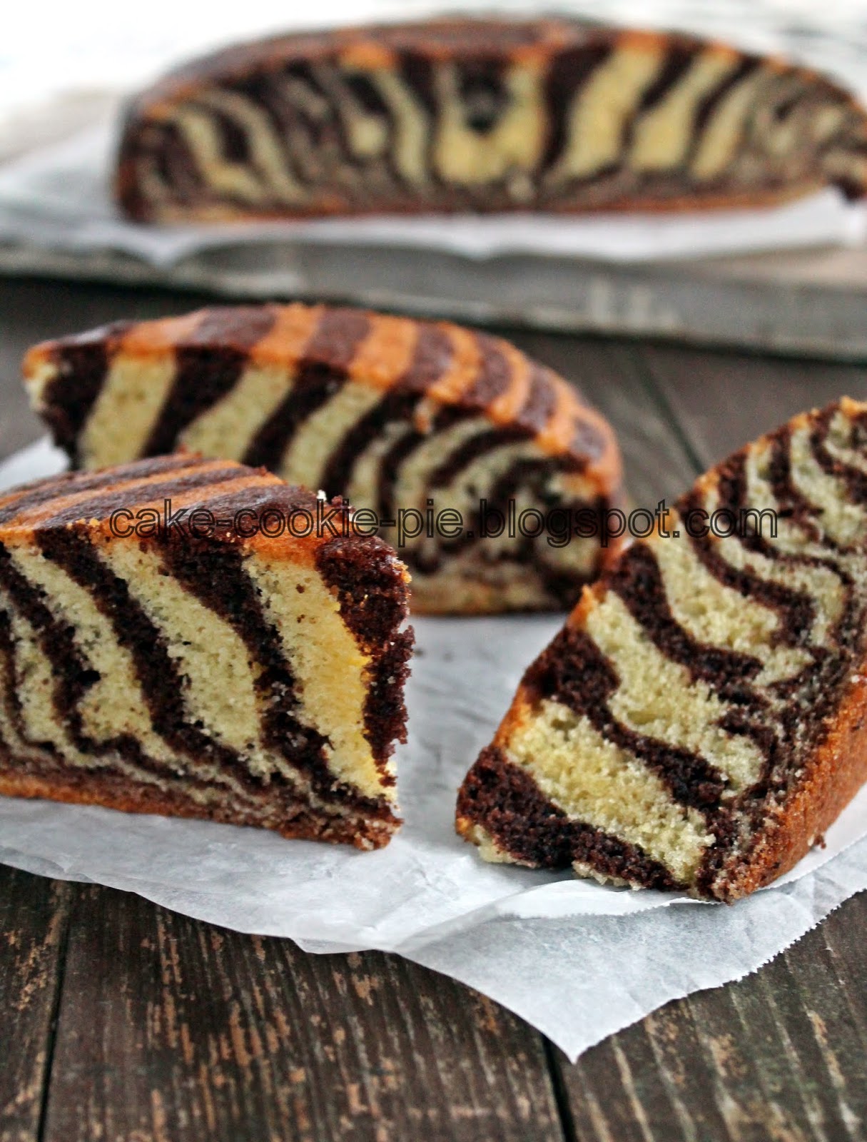 What's for dessert?: Daring Bakers July 2014 - Surprise cakes challenge