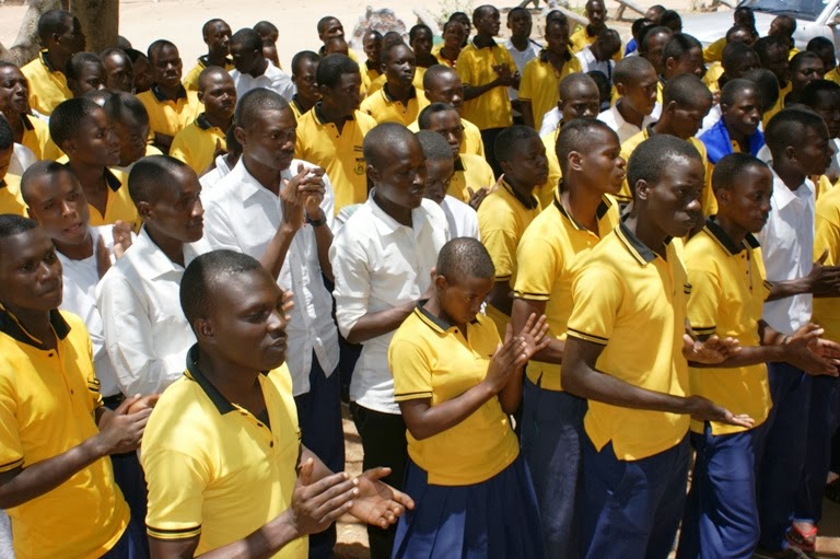 MATUKIO @ MICHUZI BLOG: LUGUMI ENTERPRISES LTD YAKABIDHI PAMPU YA MAJI ...