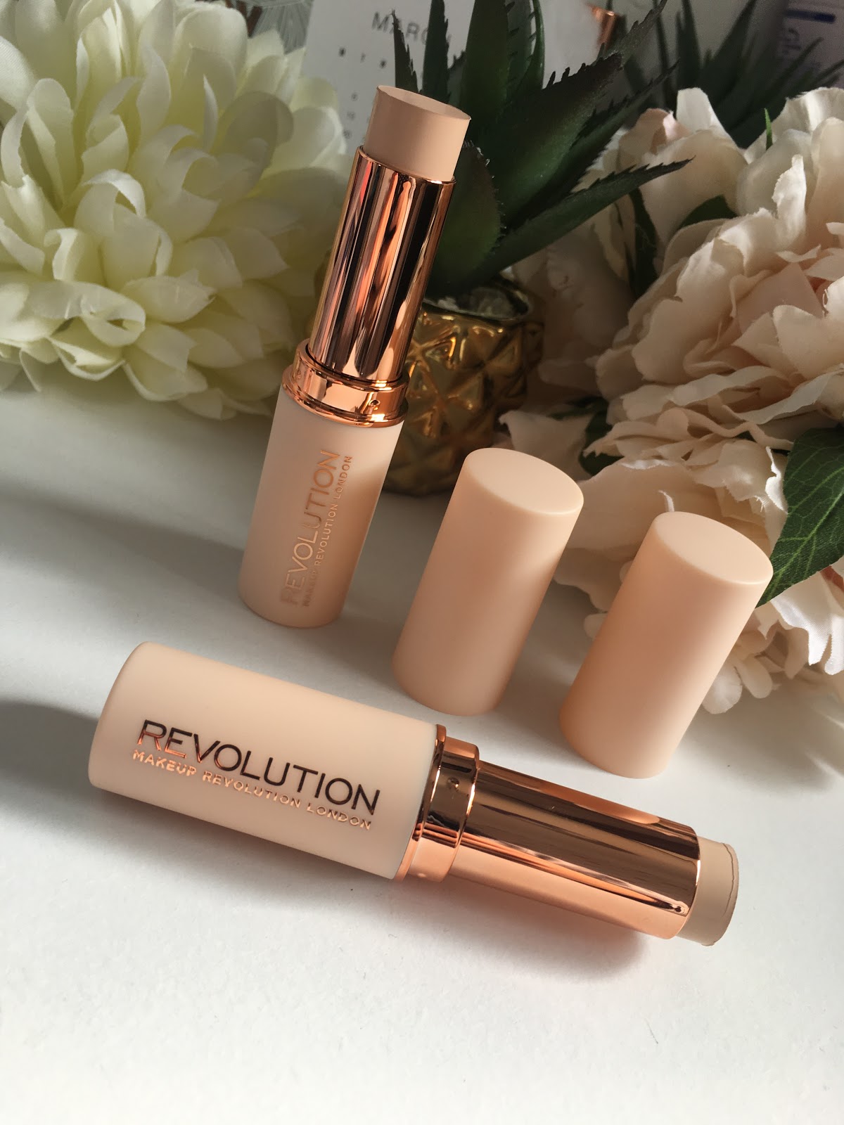 MAKEUP REVOLUTION FAST BASE FOUNDATION STICK FIRST IMPRESSIONS - JUELOOK