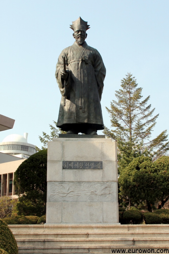 Biblioteca gratuita en la montaña Namsan de Seúl [Eurowon]