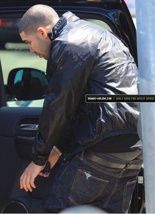 Celeb Saggers: Drake Sagging Grey Boxers