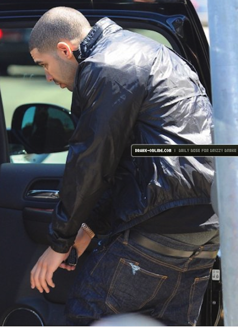 Celeb Saggers: Drake Sagging Grey Boxers