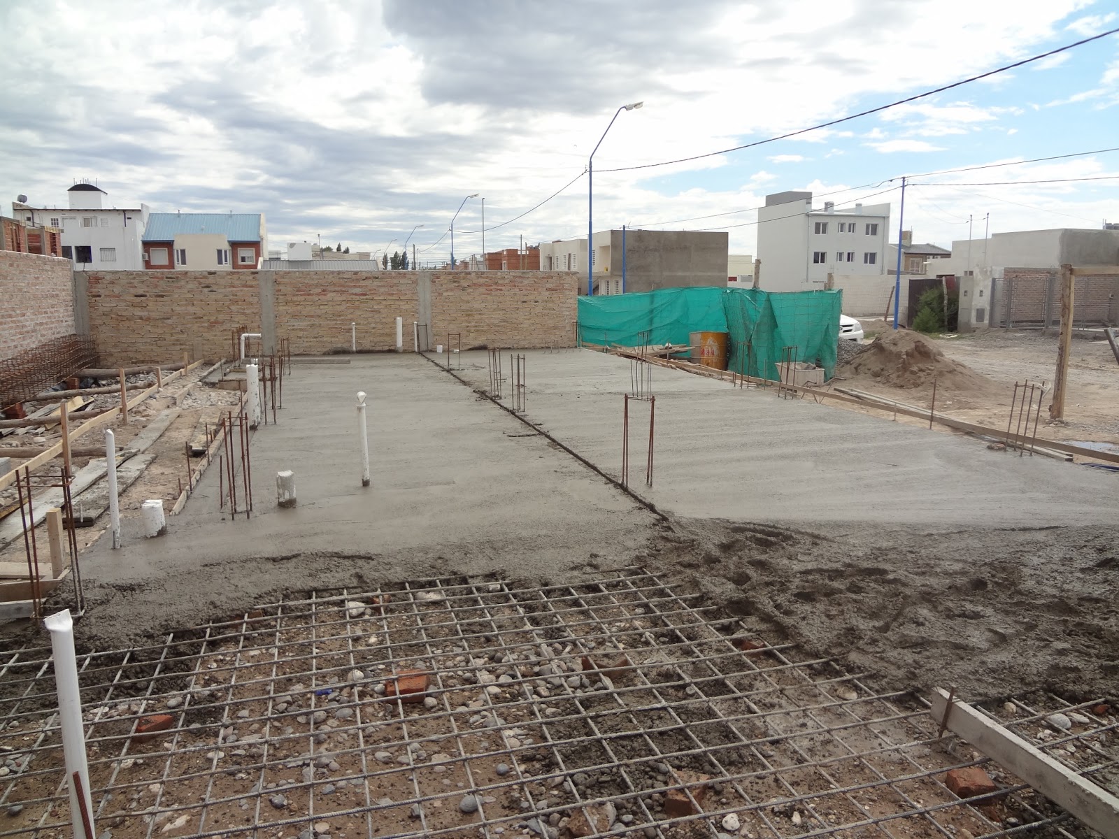 GRUPO FENIGA-ARQUITECTURA: LLENADO DE PLATEA ESTRUCTURAL