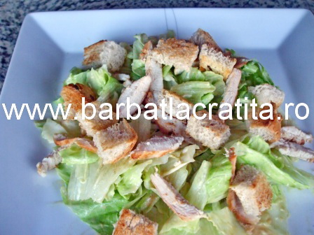 Salată Caesar cu pui | Rețete BărbatLaCratiță