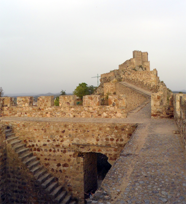El país que nunca se acaba: La geoestrategia medieval de Alburquerque y ...