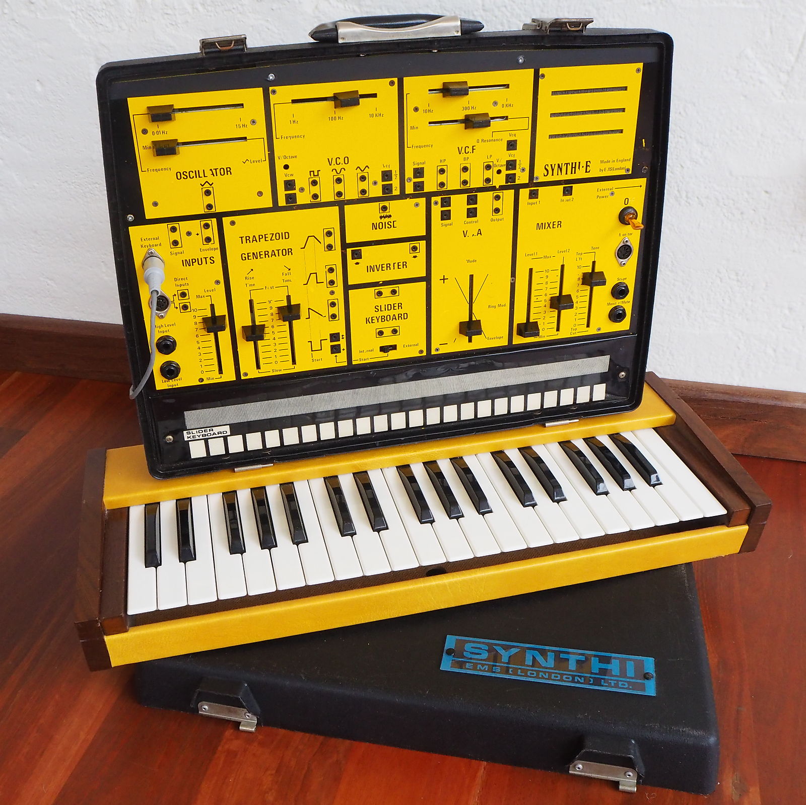 MATRIXSYNTH: EMS Synthi E - The Educational Modular Synthesiser (1975 ...