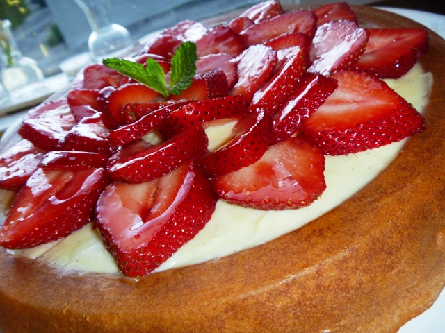 Tales of Three Bakers: Fresh Strawberry Flan Cake