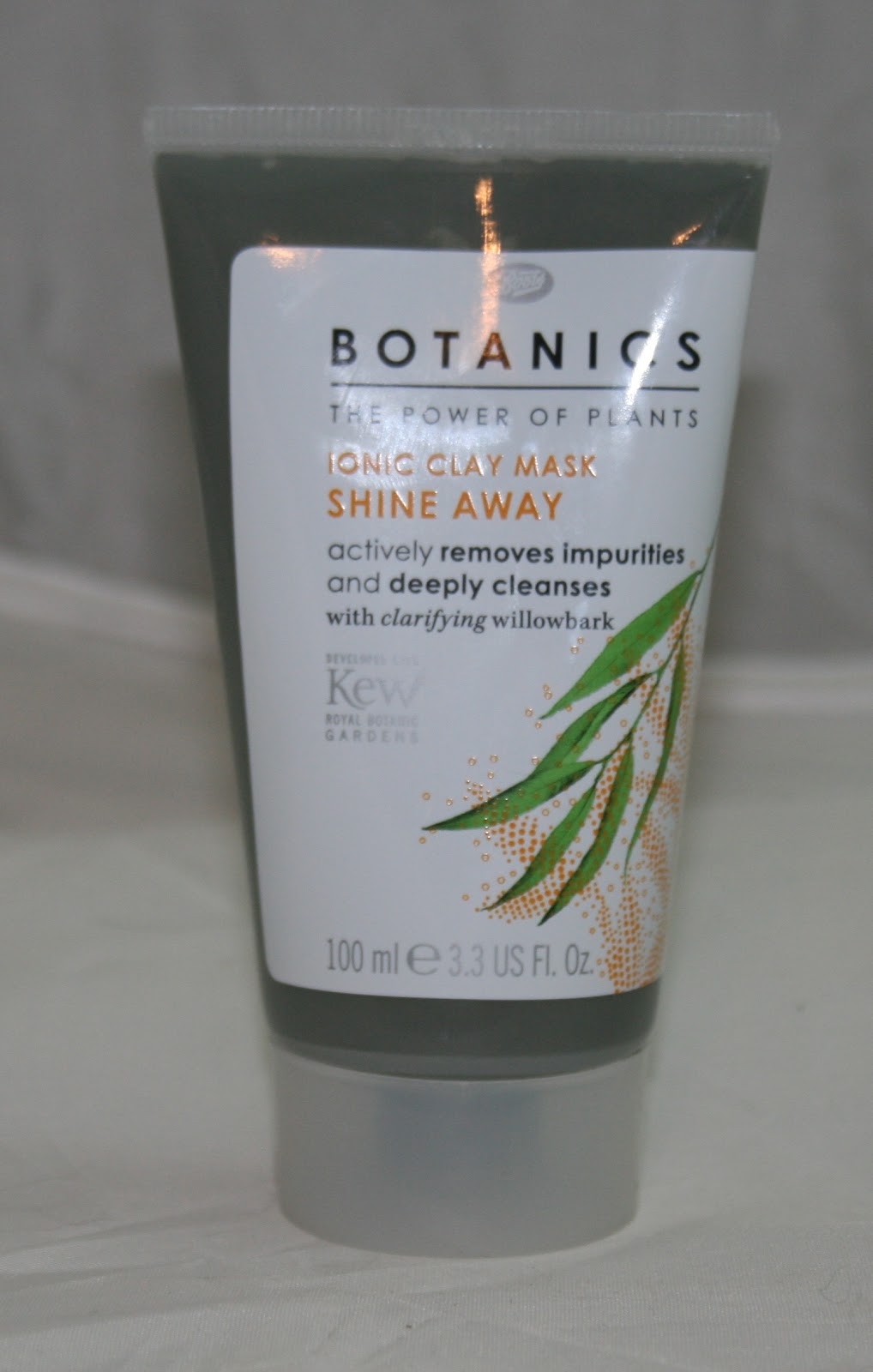 Botanics Shine Away Ionic Clay Mask - Beauty Geek