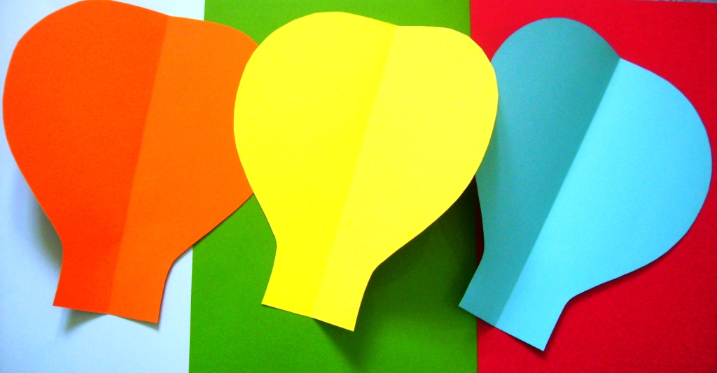 Cream Linen: Paper hot air balloons