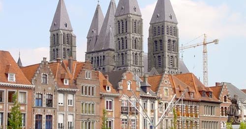 België reizen en vakantie: Doornik, België bekend door de kathedraal
