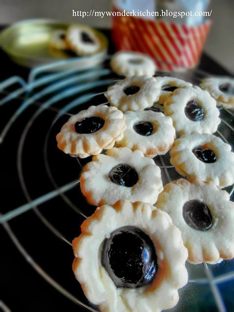 Spitzbuben - A german butter Cookie
