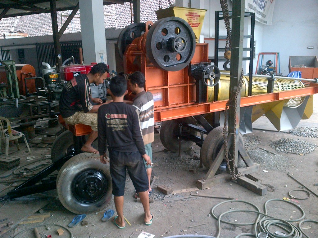 STONE CRUSHER / PECAH BATU / MESIN PEMECAH BATU / MESIN BATU SPLIT ...
