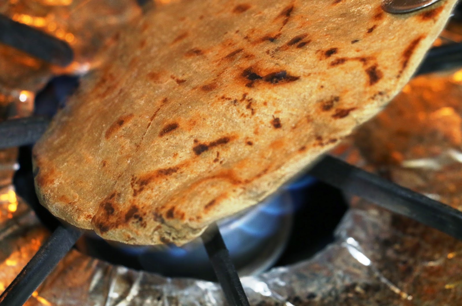 yummy delight for u: Bajra ki roti recipe, how to make bajri roti/bhakri
