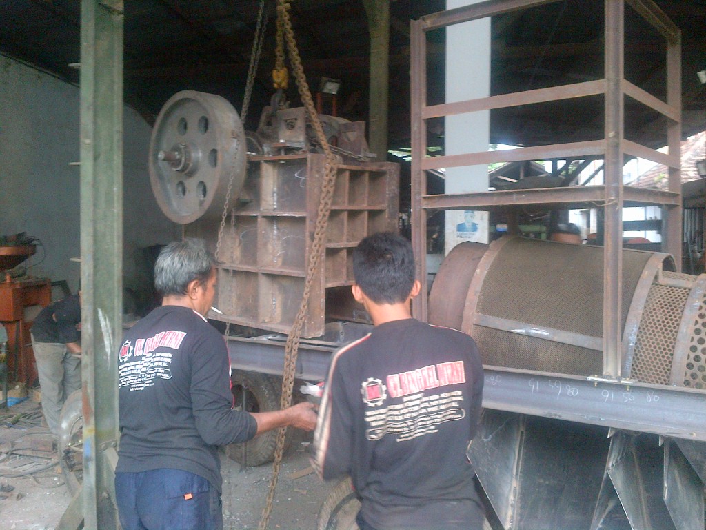 STONE CRUSHER / PECAH BATU / MESIN PEMECAH BATU / MESIN BATU SPLIT ...