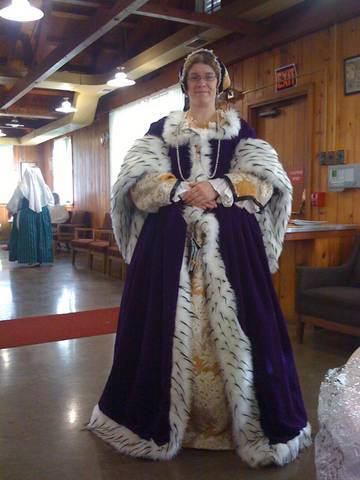 Tudorosities: Royal Ermine Fur Tudor Gown