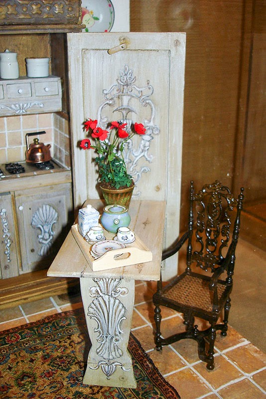 Good Sam Showcase of Miniatures: Exhibit: Kitchen in a Cupboard