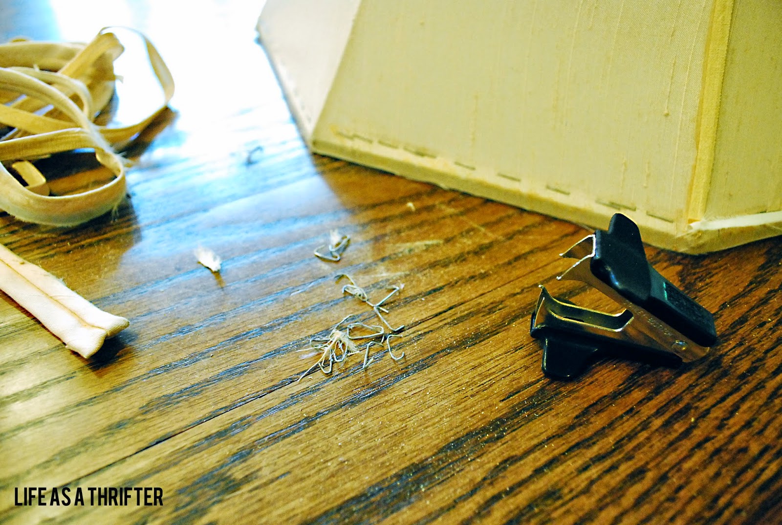 Life as a Thrifter: SUPER Easy Lamp Redo