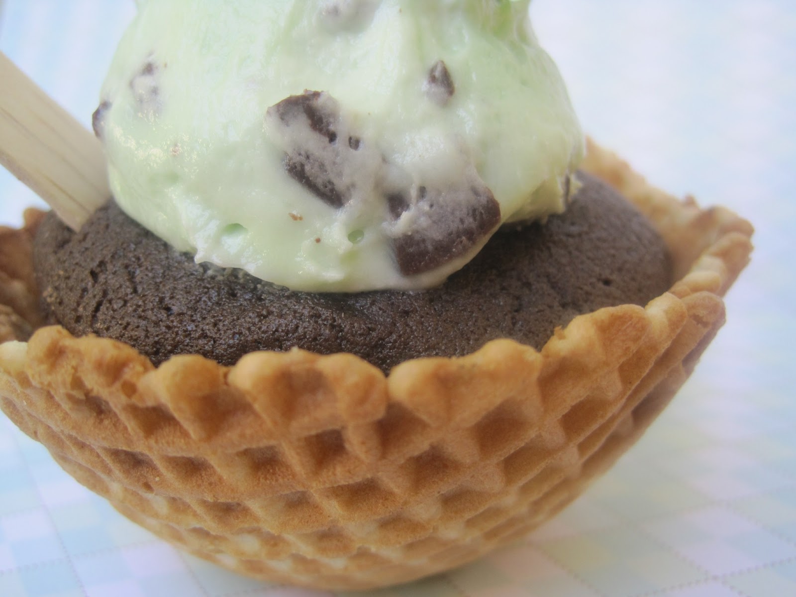 my feelings taste like cupcakes: Mint Chocolate Chip Cupcakes.. in ...