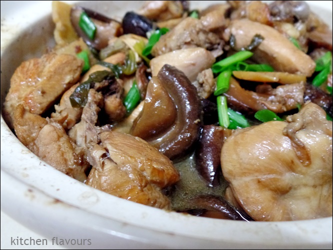 kitchen flavours: Clay-Pot Chicken In Oyster Sauce