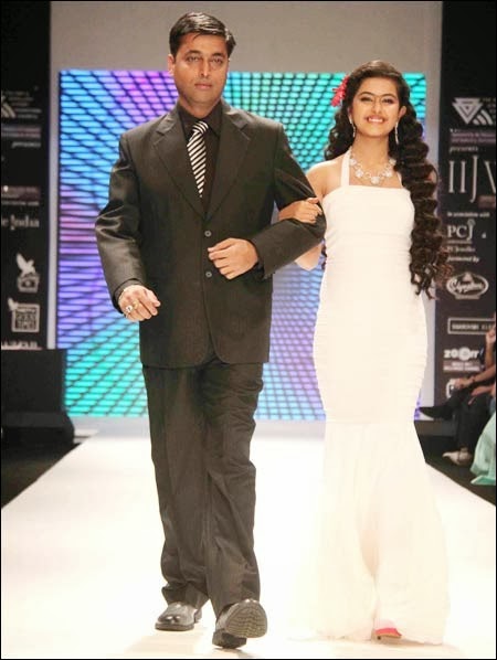 Actress Avika Gor Family Photos