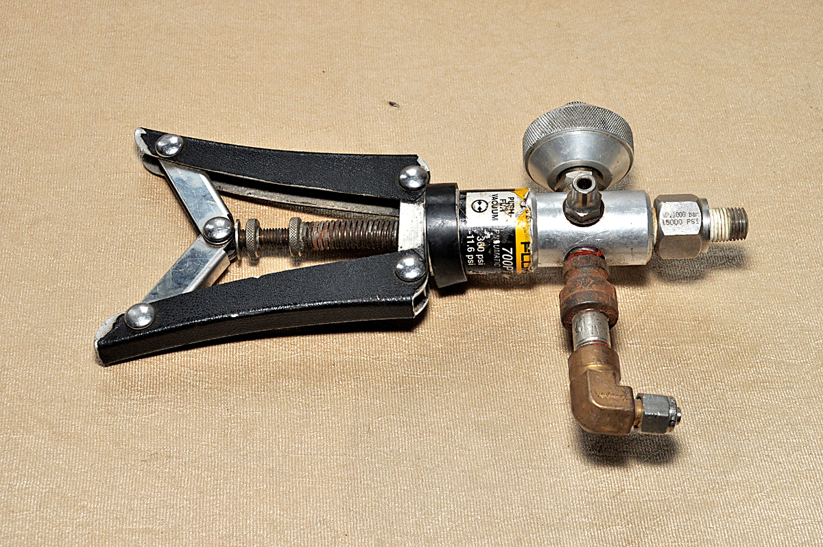 FLUKE 700PTP PNEUMATIC TEST PUMP - Aeliya Marine