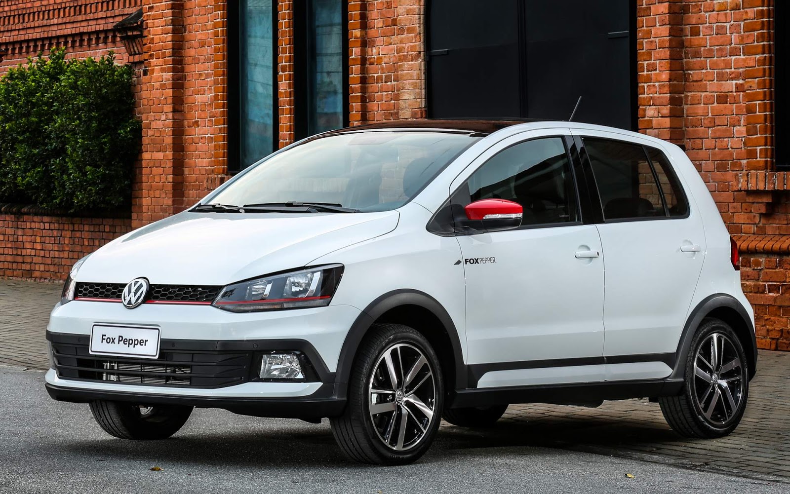 VW lança linha Pepper 2018 com Up!, Fox e Saveiro - vídeo