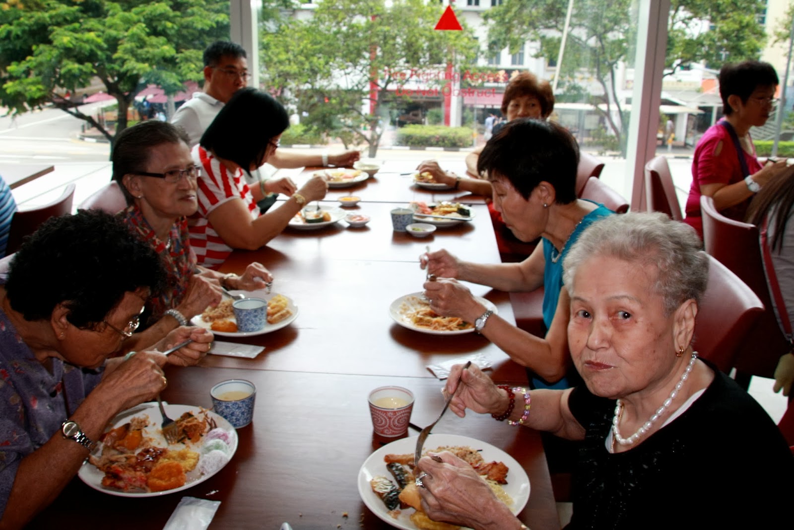 Owen Residents Committee 奥云居委会: Senior Citizens Week - Lunch at ...