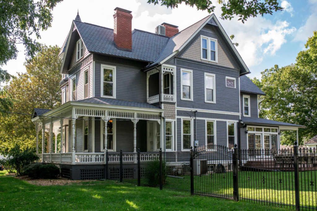 Sweet House Dreams: 1886 Victorian in Springfield, Missouri