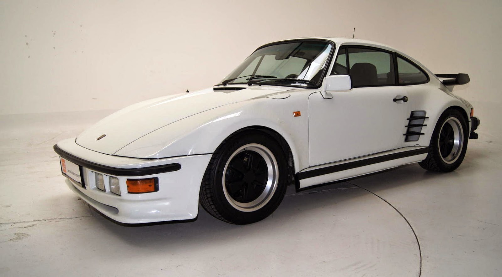 Joël GOYER Design: Porsche 911 Type 930 Turbo « Flat Nose » coupé 1982