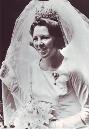 Arrayed in Gold: Current European Queens