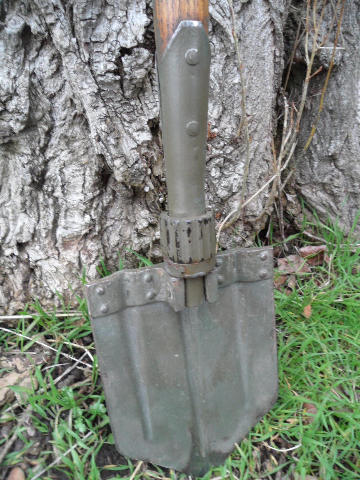 Four Bees: Dutch Army Shovel, Entrenching Tool, Folding Shovel, Post ...