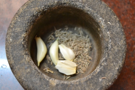 Vaniensamayalarai: Cabbage Poriyal / Muttakos Curry