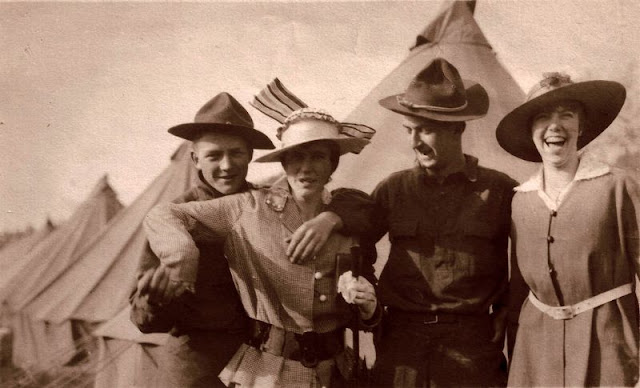 You Make Me Laugh! Here Is a Cool Snap Collection of People Laughing in ...