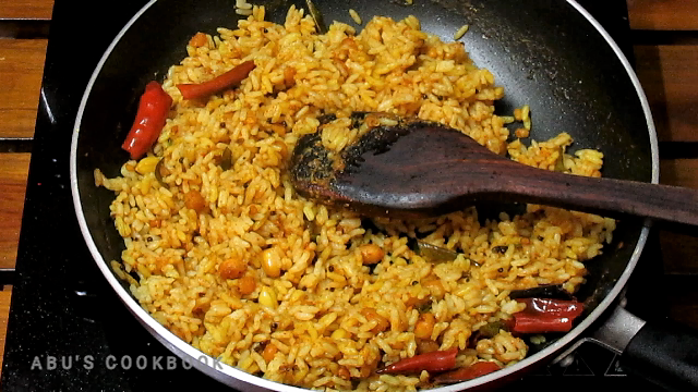 Temple style puliyodharai | Tamarind rice recipe | South Indian ...