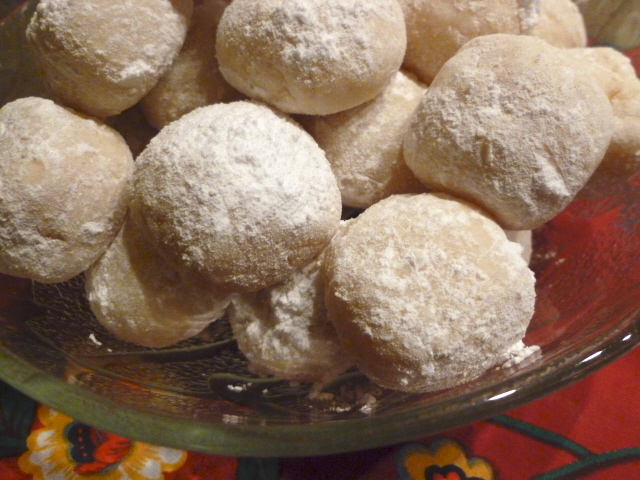 We can begin to feed...: Lemon Snowballs Melt in Your Mouth!