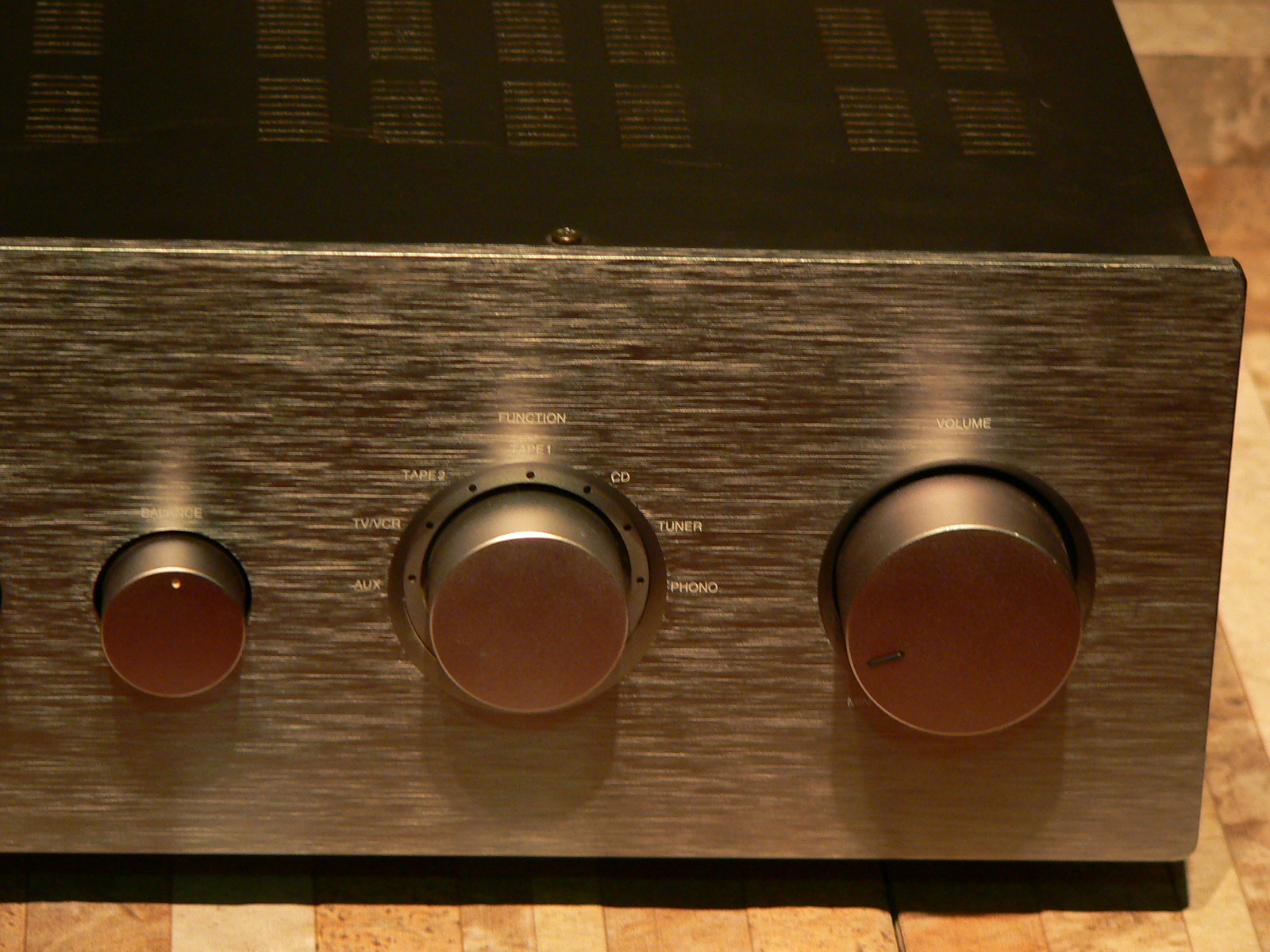 su-distribuidor audio hi-fi and hi-end: AMPLIFICADOR LG GOLDSTAR FA-5000 -SIN STOCK-